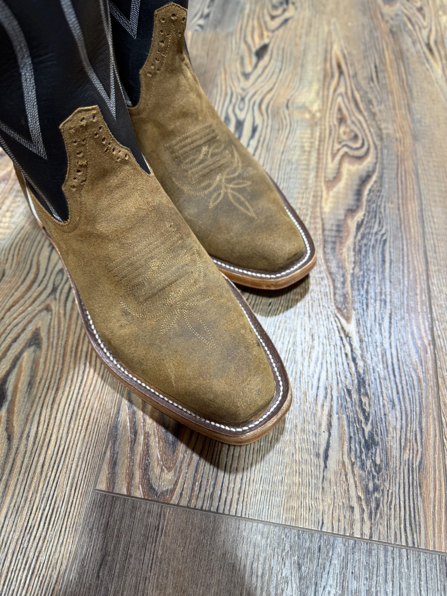 Rios of Mercedes Men's Camel Waxy Kudu/Black Gold Boot - Saddle Rags